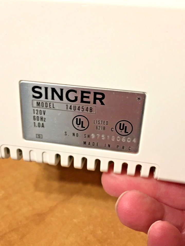 Singer Ultralock Differential Feed Serger 14U454B w/ Pedal, Soft Case ...
