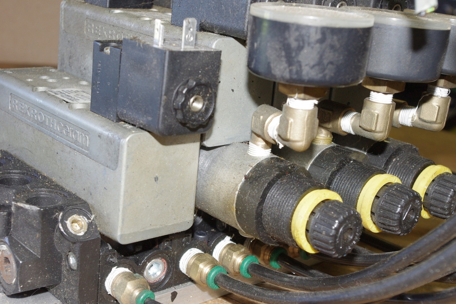 Rexroth Ceram 4-Valve Air Manifold GT010062-2424 GT1010061-2440 *FREE ...