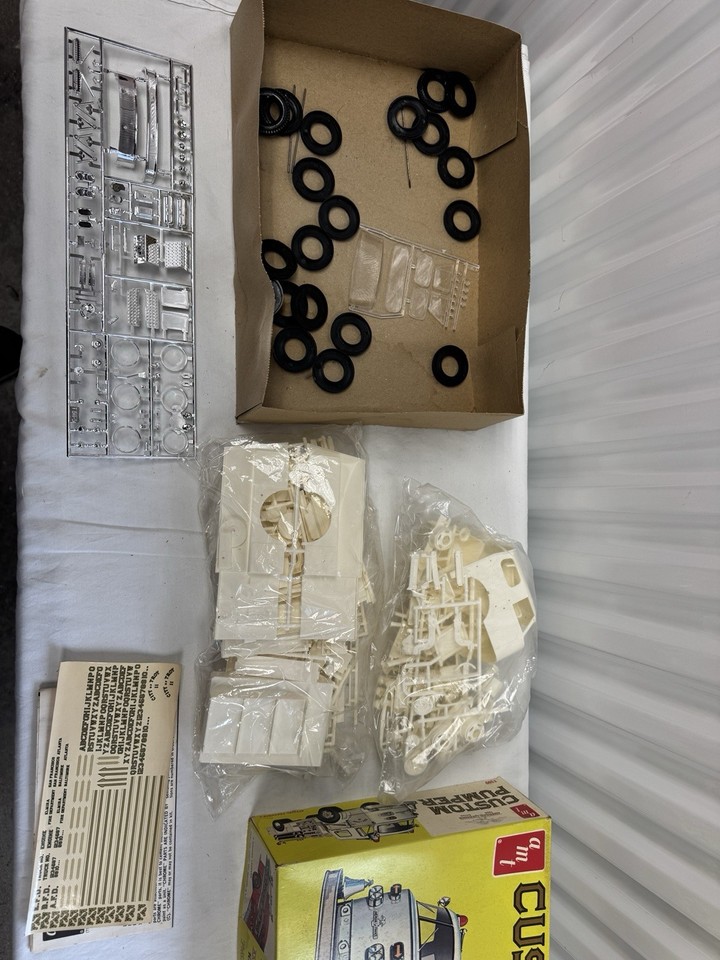 AMT 1/25 Scale Ladder Chief Fire Engine Model Kit & Custom Pumper Model ...