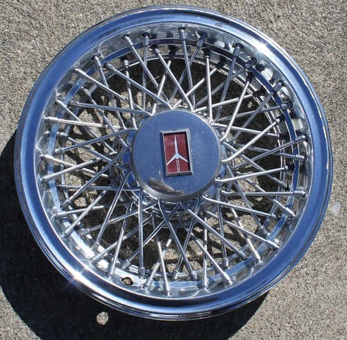 81 82 83 84 85 86 87 Oldsmobile Cutlass 14" Wire Spoke Hubcap Wheel ...