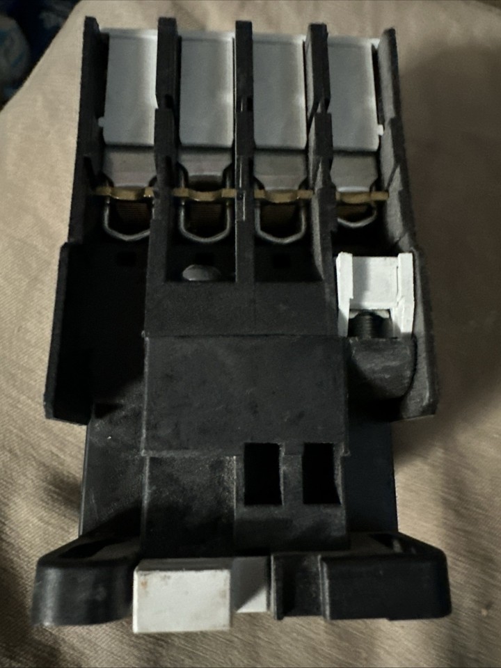 GE Contactor CL04 10E CL04A310M GE CL04 10E 3 Pole LB3A1 24V Coil | eBay