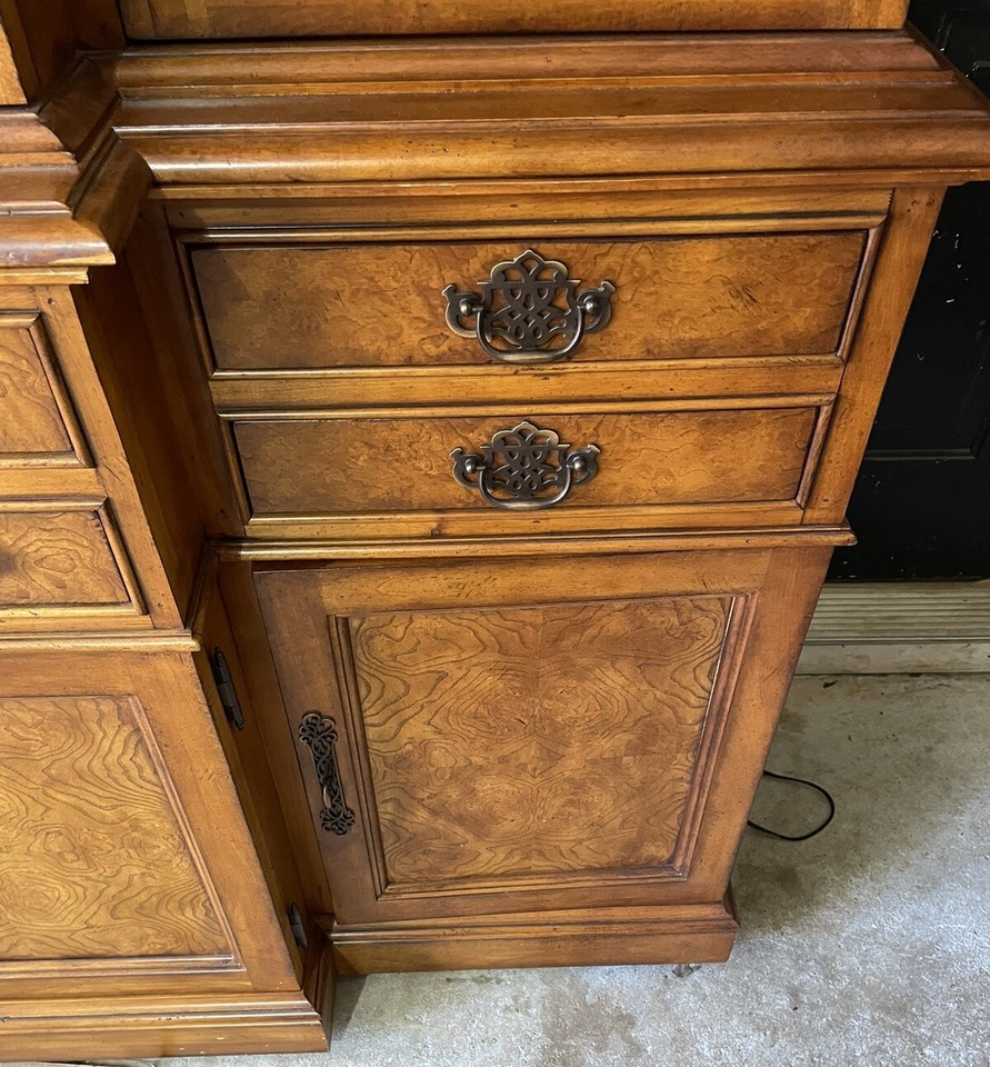 THOMASVILLE ERNEST HEMINGWAY BREAKFRONT CHINA CABINET | eBay