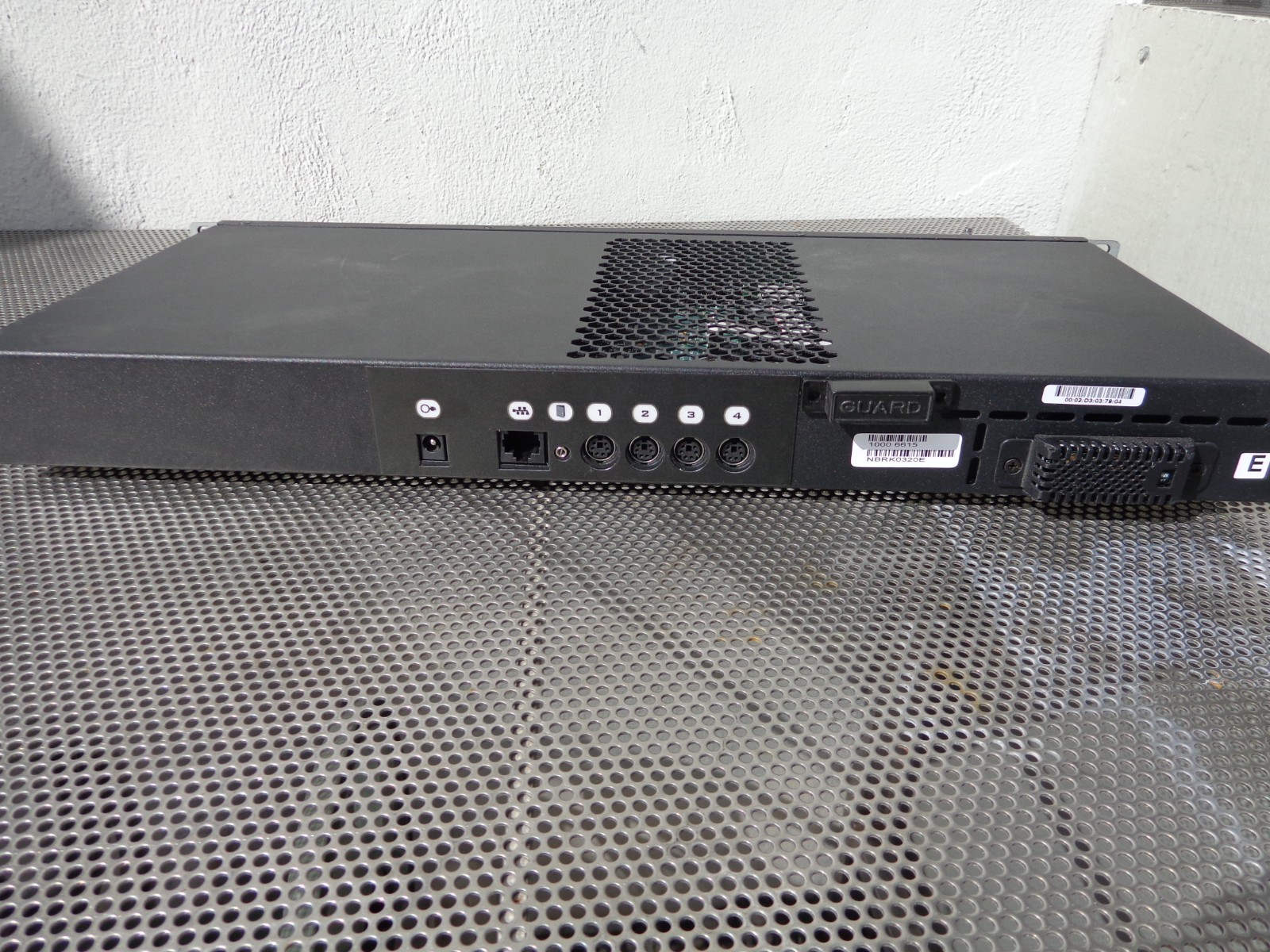 NetBotz 320E NBRK0320E Rack Mount Monitoring Appliance Security (NO AC ...