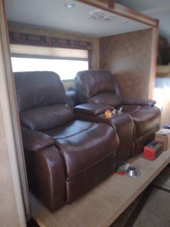 2012 Lance Truck Camper Long Bed 1191 Onan 2500 2 Recliners 1 Slide Out ...