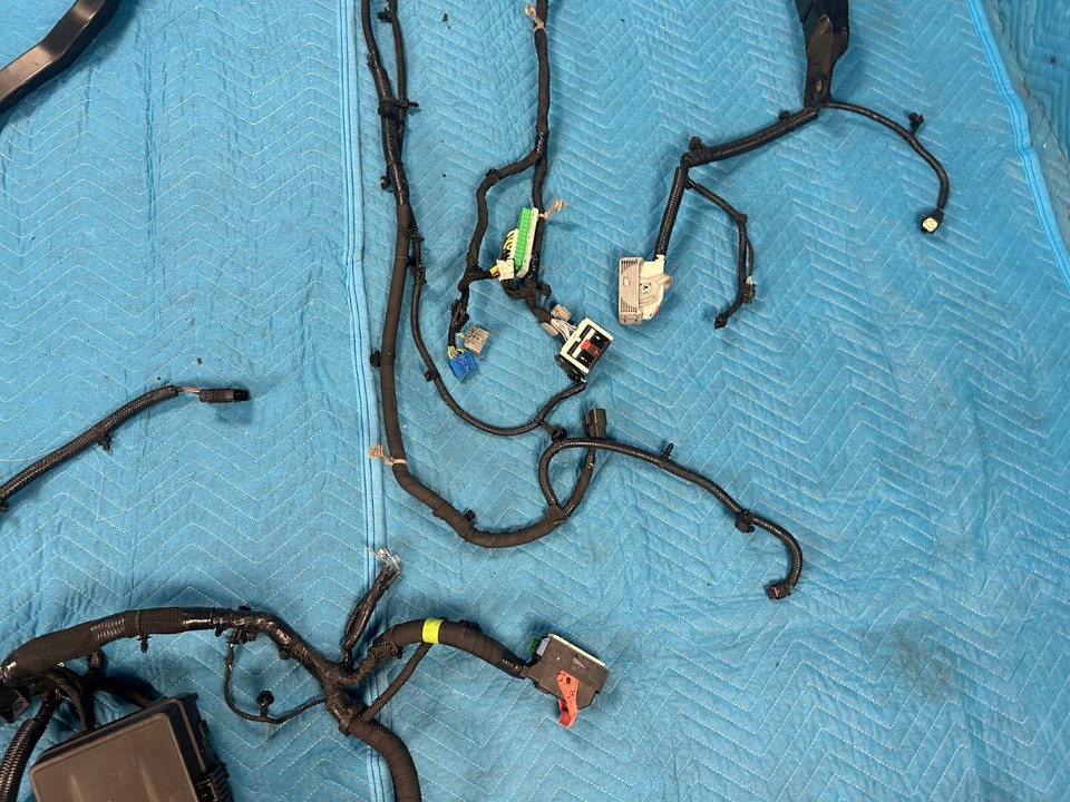 RAM 1500 Limited 5.7L HEMI Engine Room / Bay Wiring Harness w/ Fuse Box ...
