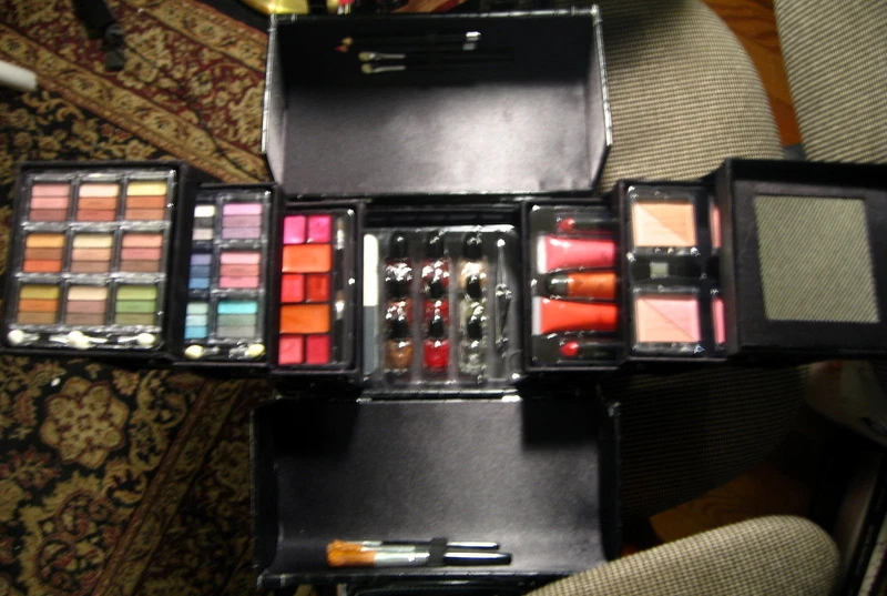 Colorworks Makeup Kits | Saubhaya Makeup