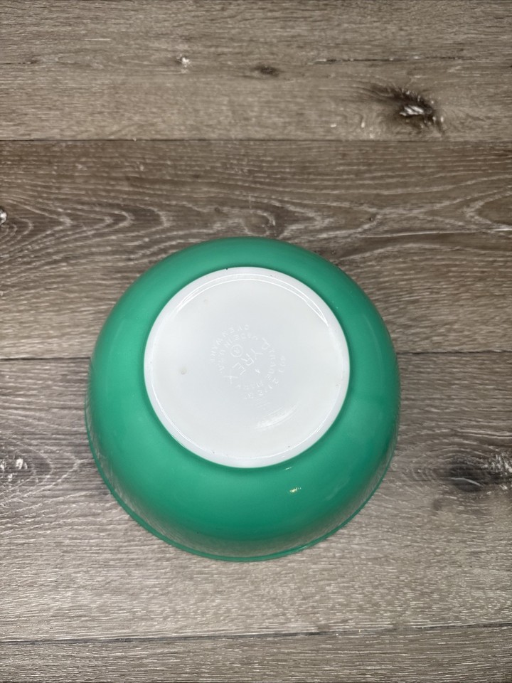 Vintage PYREX 403 Primary Green 2.5 Qt. Mixing Nesting Bowl Made in USA ...