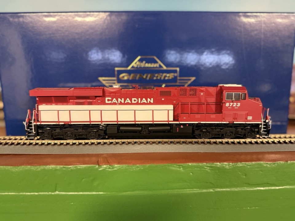 Athearn Genesis ES44AC CP ATHG83076, HO Scale w/ Lokpilot 5 DCC Decoder ...