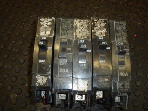 Lot 5 General Electric 1 Pole Circuit Breakers - E11592 SWD HID HACR ...
