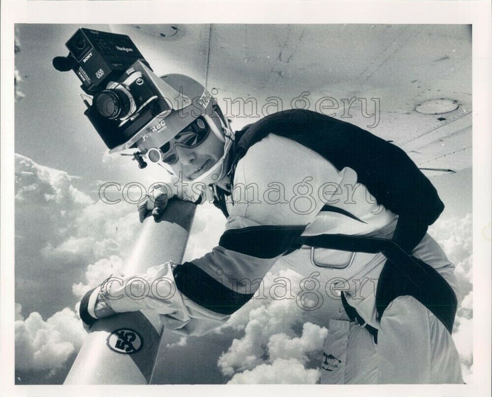 1989 Press Photo Daniel Batchelor Prepares to Skydive Cameras Mounted ...