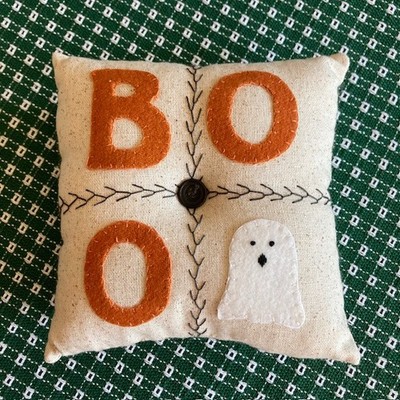 Hand Stitched "BOO" Halloween Pillow Tuck | eBay