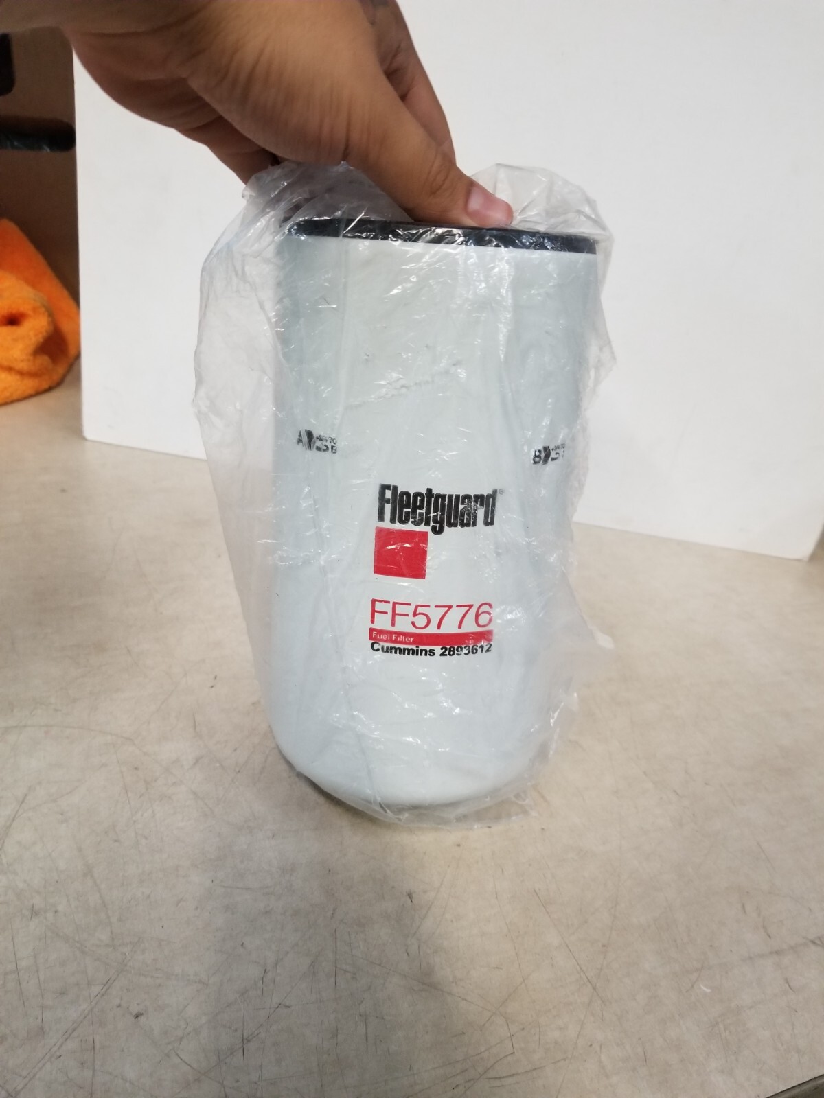 FLEETGUARD FF5776 - Cross reference oil filters