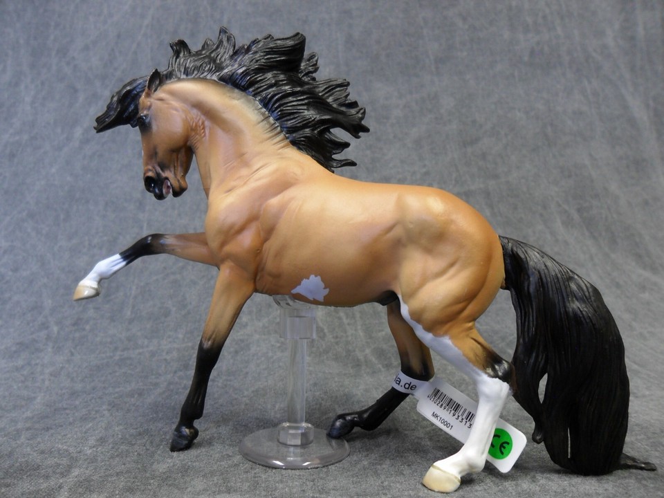 WIA NEW * Erren - Criollo Stallion *Morgen Kilbourn 1:18 Scale Model ...