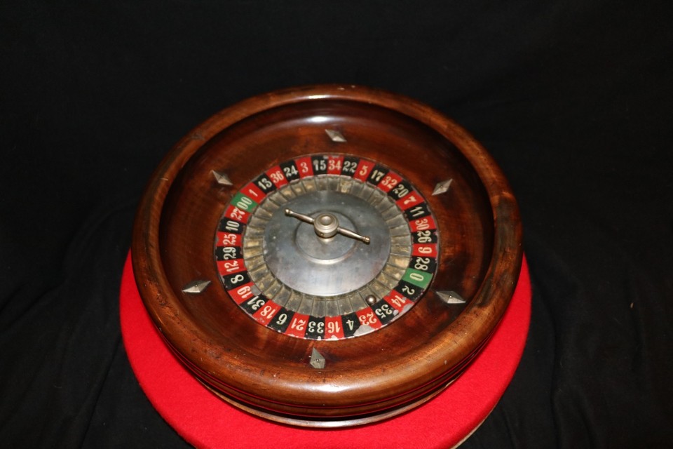 Antique portable roulette wheel w/ Felt & travel case Gambling Gaming ...
