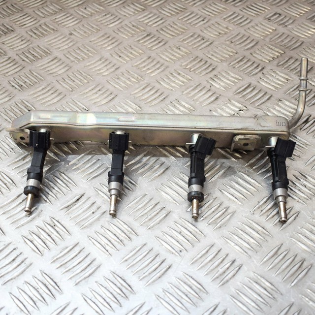 Toyota Yaris X150 Kraftstoffverteiler mit Einspritzdüsen 0280158213 1 ...