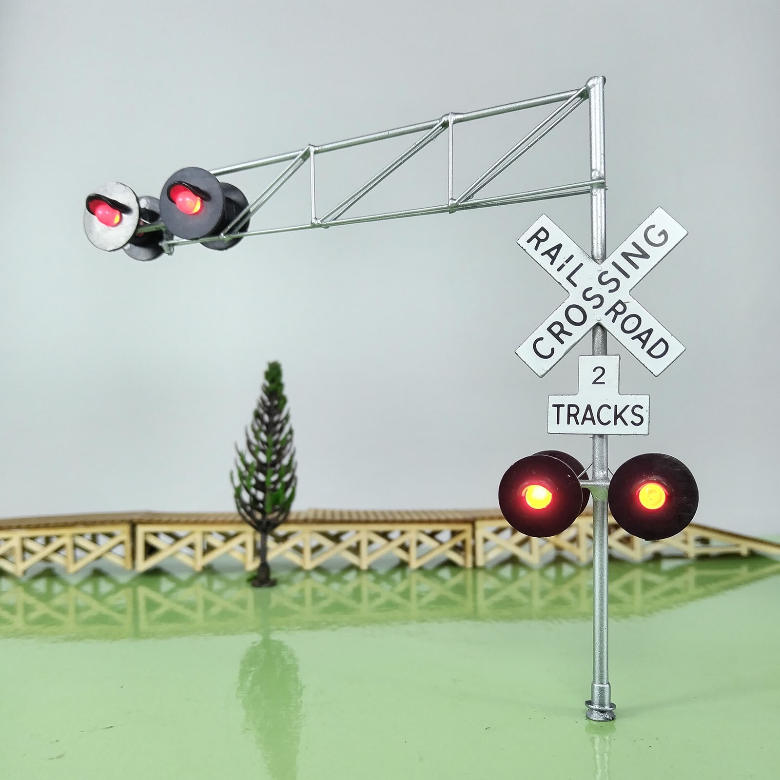 1 x O scale model cantilever grade crossing signal with gate arm ...