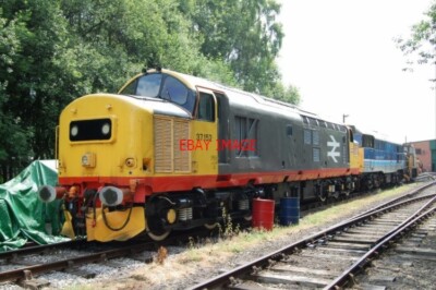 PHOTO CLASS 37 37152 RAILFREIGHT GREY LIVERIED 37152 ENJOYS THE SUN AT ...