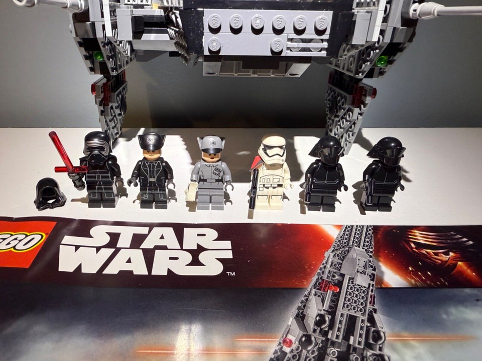 LEGO Star Wars: Kylo Ren's Command Shuttle (75104) - 100% complete ...