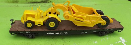 AHM Roco HO Norfolk & Western 6 axle Flat Car with Caterpillar Scraper ...