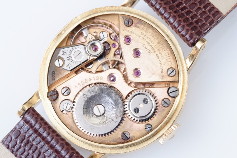 1940s OMEGA CHRONOMETER 30T2 RG MOVEMENT 18K GOLD WATCH | eBay