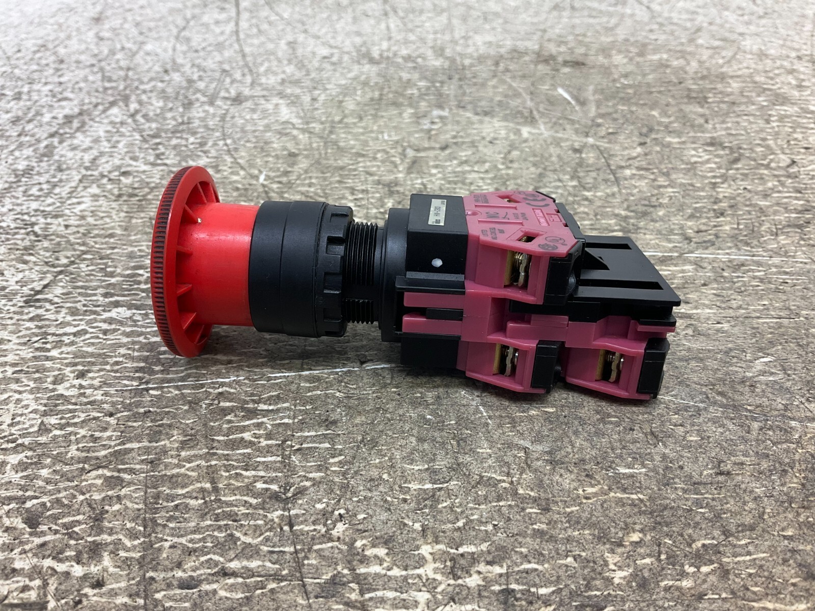 IDEC HW-CB03 Red Push Twist Button HWCB03 HW-G01 (VT) | eBay