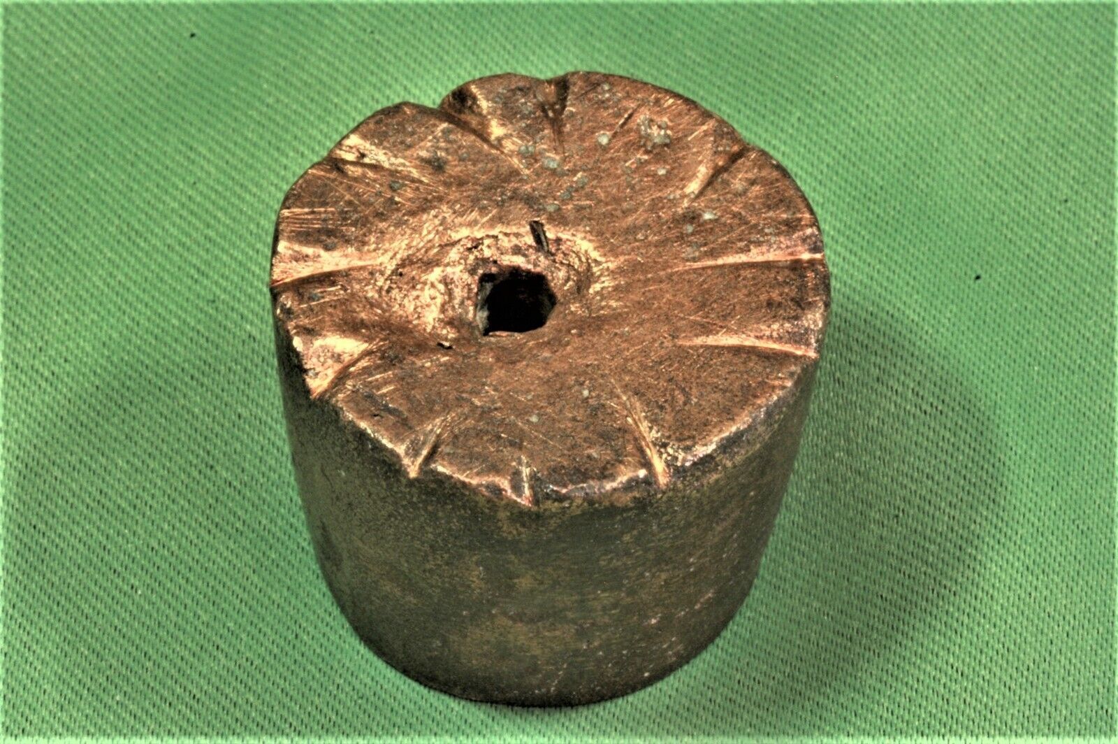 Filo a piombo in bronzo con smorfie. S.XIII - S.XV Filo a piombo in ...