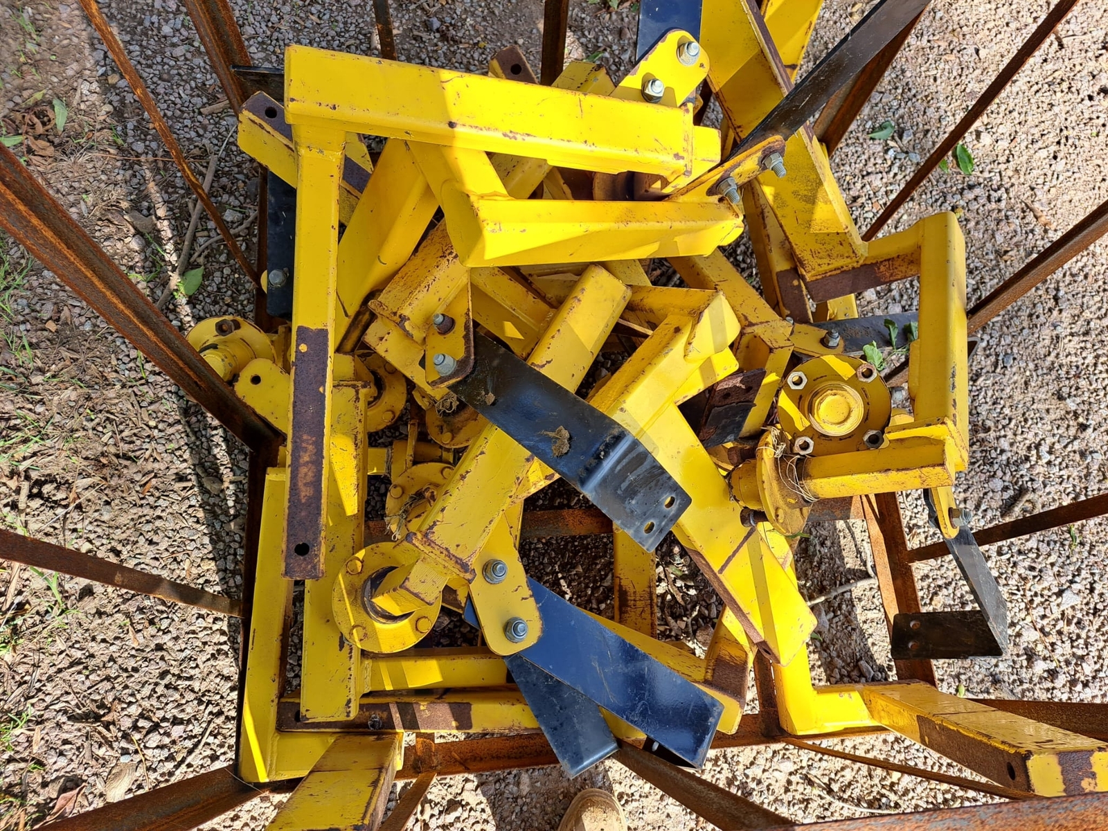 CLAYDON Trailed 4.8/5.3 Metre V-Drill Direct Drill, 17 Tine coulter ...