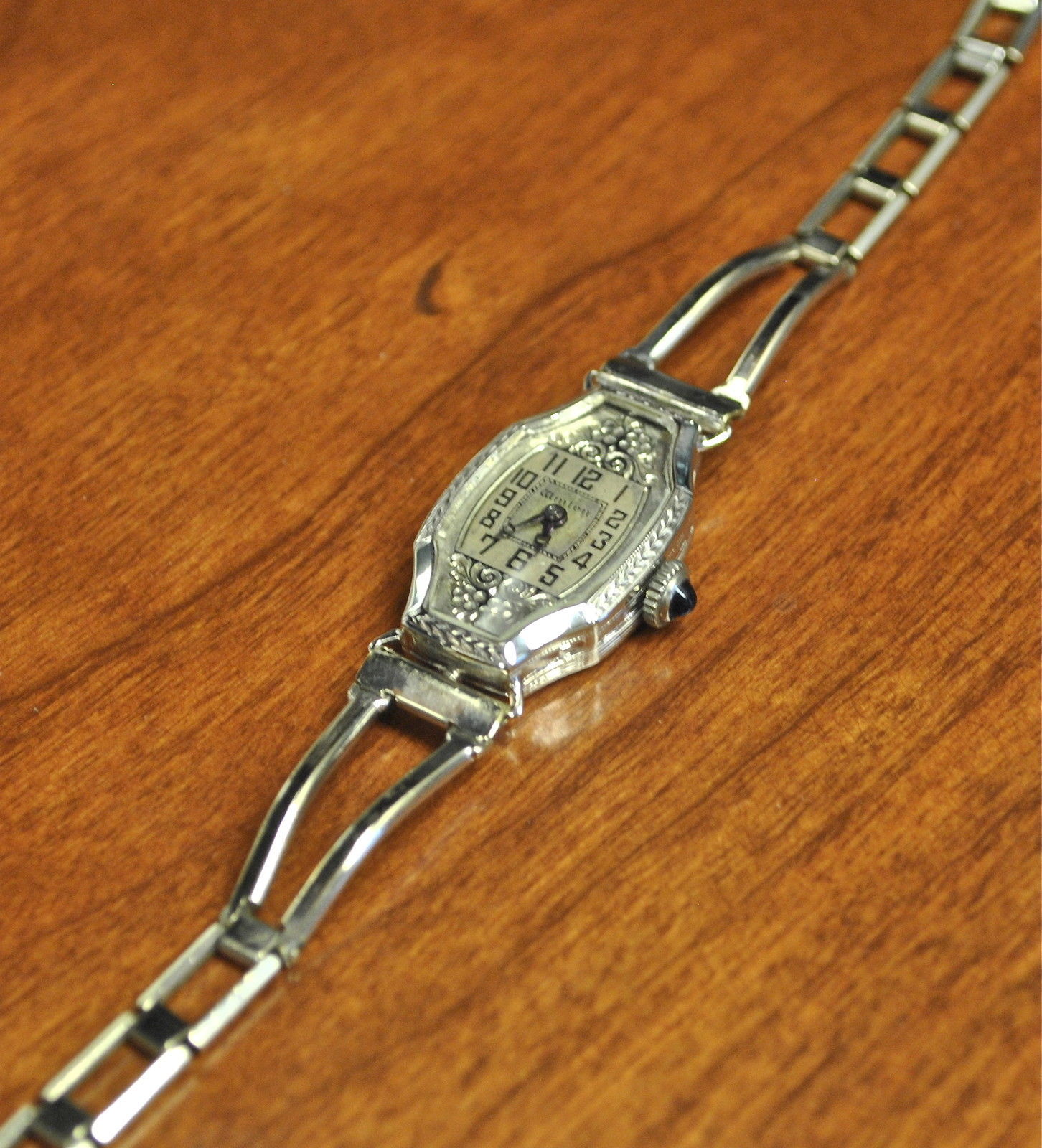 LADIES ANTIQUE STAINLESS STEEL WINTON WATCH (14.50 GRAMS AND 6 INCH ...