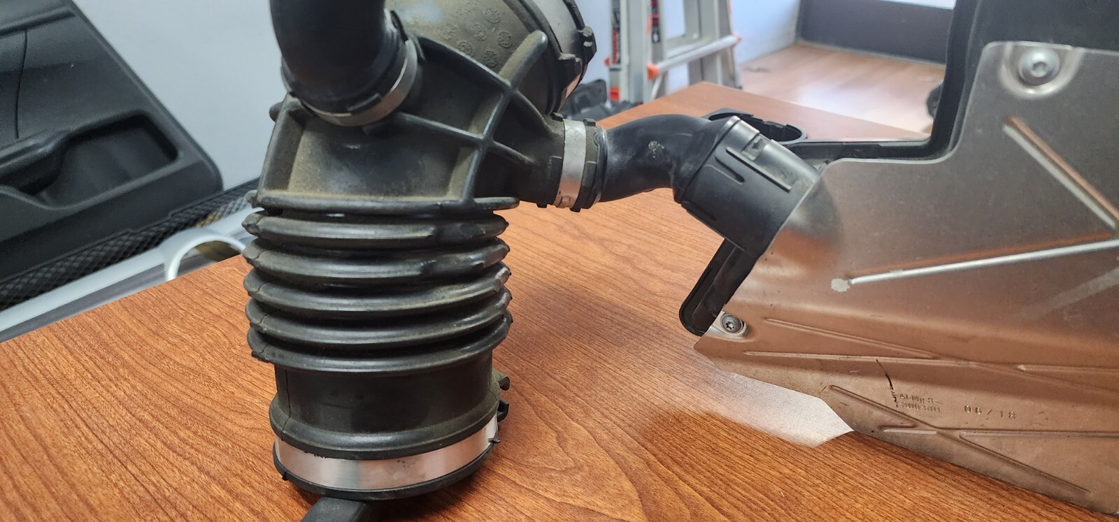 16 17 18 19 20 BMW 740I 3.0L AIR INTAKE RESONATOR OEM 13718607950 | eBay