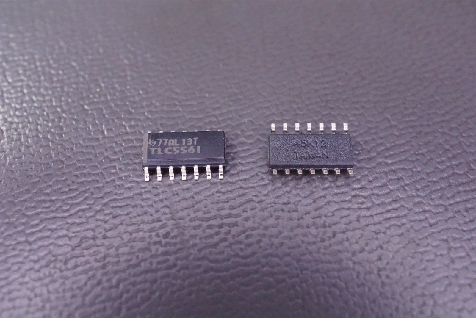 Lot of 2 TLC556ID TI Dual Timer / Oscillator 2.1MHz 555 Type SMT 14 ...