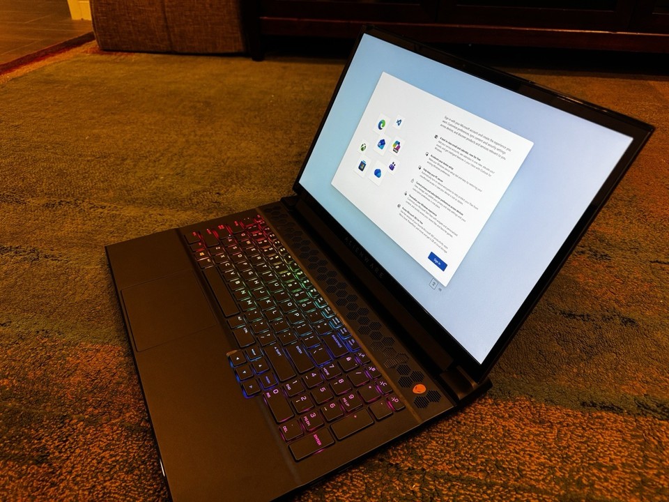 Alienware M17 R2 (Black)Gaming Laptop Intel I7-9000H 2.6GHz, 16GB RAM ...