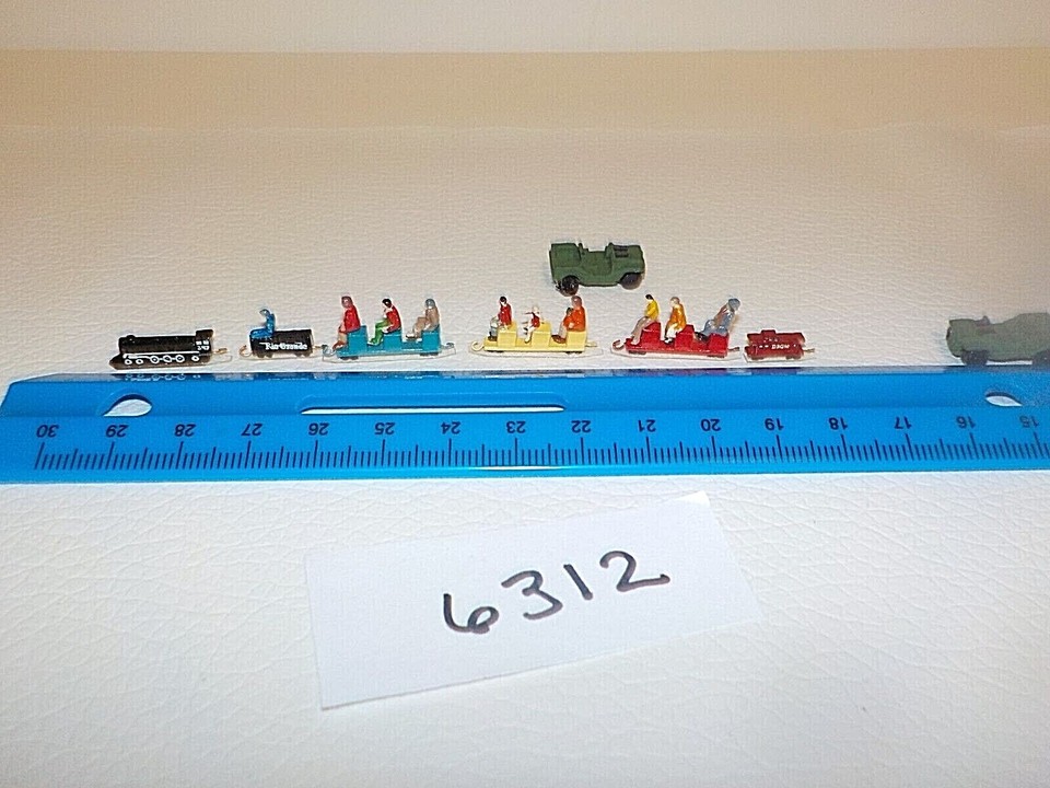 N Scale Miniature Railway w/Riding Figures & Assorted Vehicles Model ...