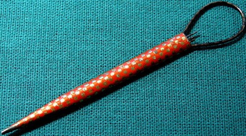 OLD CHECKERS POP CORN CONFECTION TIN & METAL PRIZE CROCHET HOOK TOOL ...