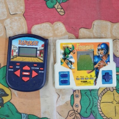 (#282) Tiger Electronic 1998 Handheld Electronic FOOTBALL And HANGMAN ...