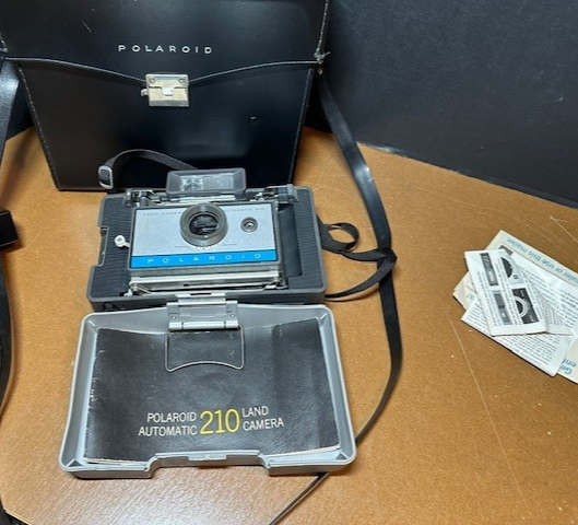 Vintage Polaroid Automatic 210 Land Camera w/Case Manual flash card not ...