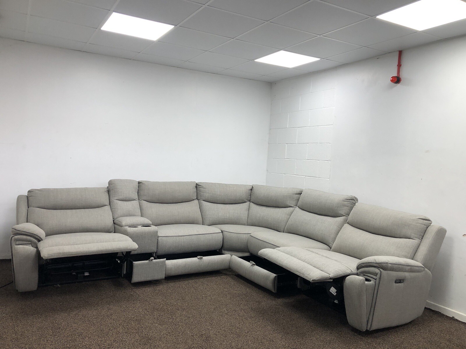 TREK LARGE CORNER SOFA IN GREY FABRIC ELECTRIC USB RECLINER RRP £2199. ...