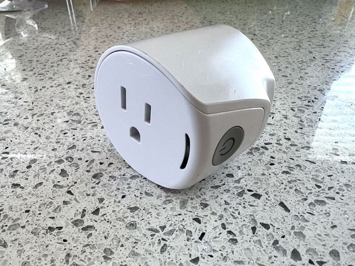 SmartThings Smart Outlet STS-OUT-US-2 Zigbee smart plug with power ...