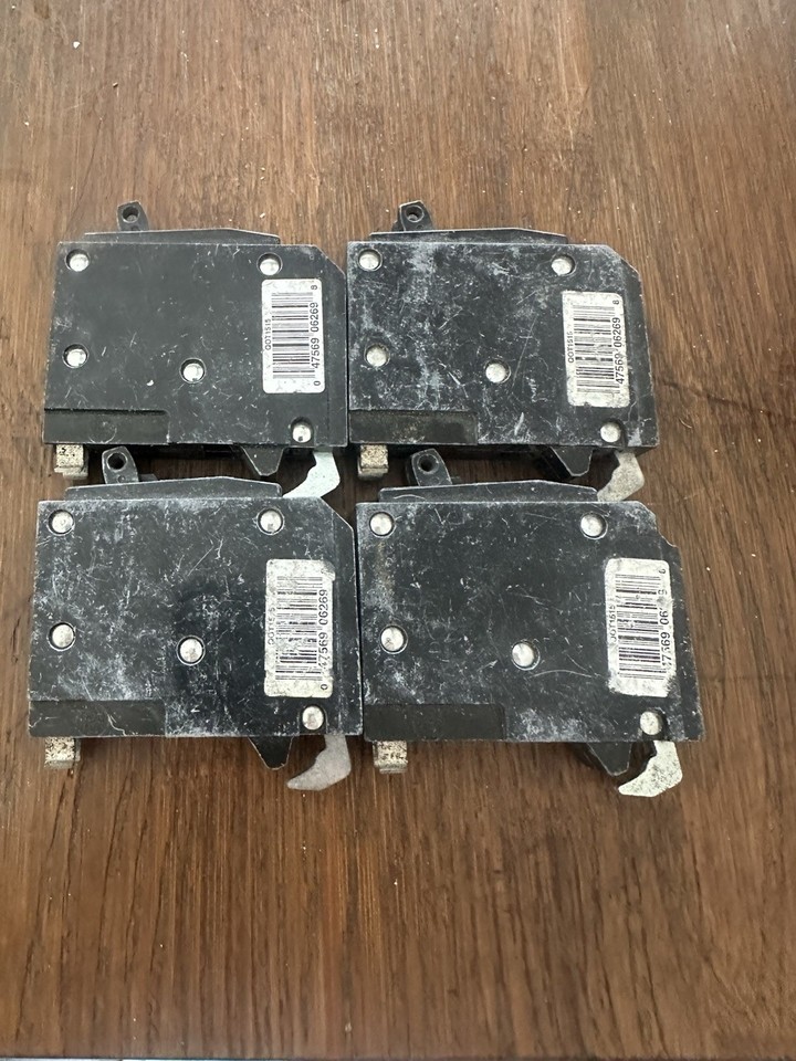 Square D QOT1515 Two 1 Pole 15 Amp 120V AC Tandem Plug In Metal Hook ...