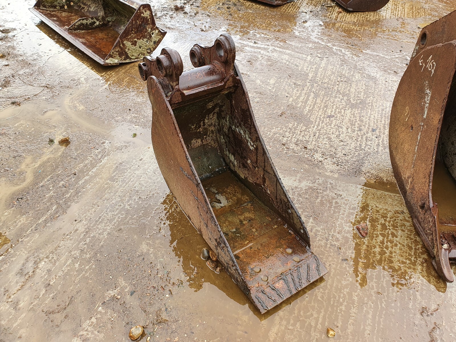 330mm Excavator Trenching Bucket suit 5-8 Ton 50mm pin x 165mm x 230mm ...