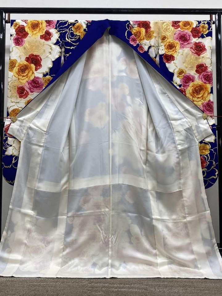 Furisode, luxurious embroidery, gold leaf, mon-ishou (design with ...