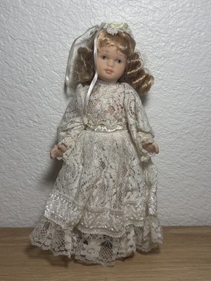 Vintage Cracker Barrel Collectible Porcelain Doll in White Lace Dress ...