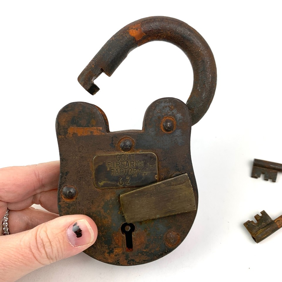 Vintage 4.5" Colt Firearms Factory 62 Cast Iron Padlock Lock Two Keys ...