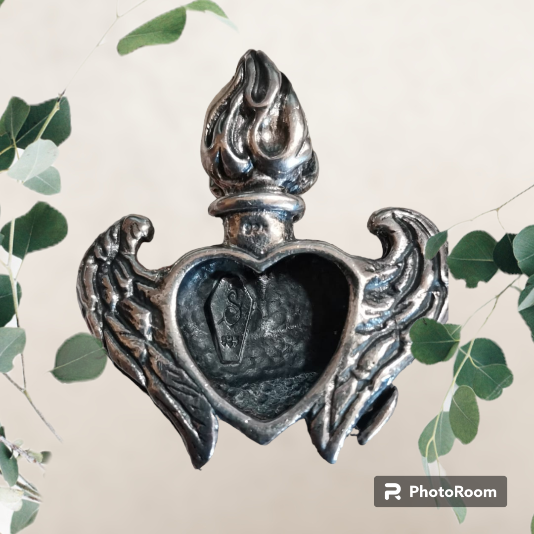 Cuore Con Pugnale E Ali