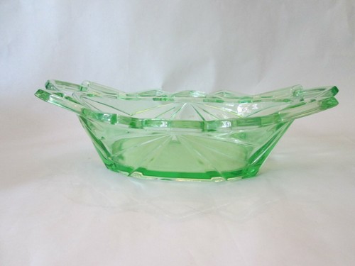 OVAL SERVING BOWL! Vintage INDIANA GLASS Co depression GREEN PYRAMID ...