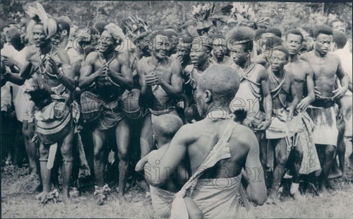 1964 Press Photo Congo Men in Native Dress to Greet Premier Tshombe ...