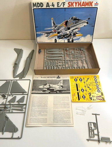 #73 - ESCI MDD A-4 E/F SKYHAWK 1:48 AIRPLANE MODEL KIT #4021 | eBay