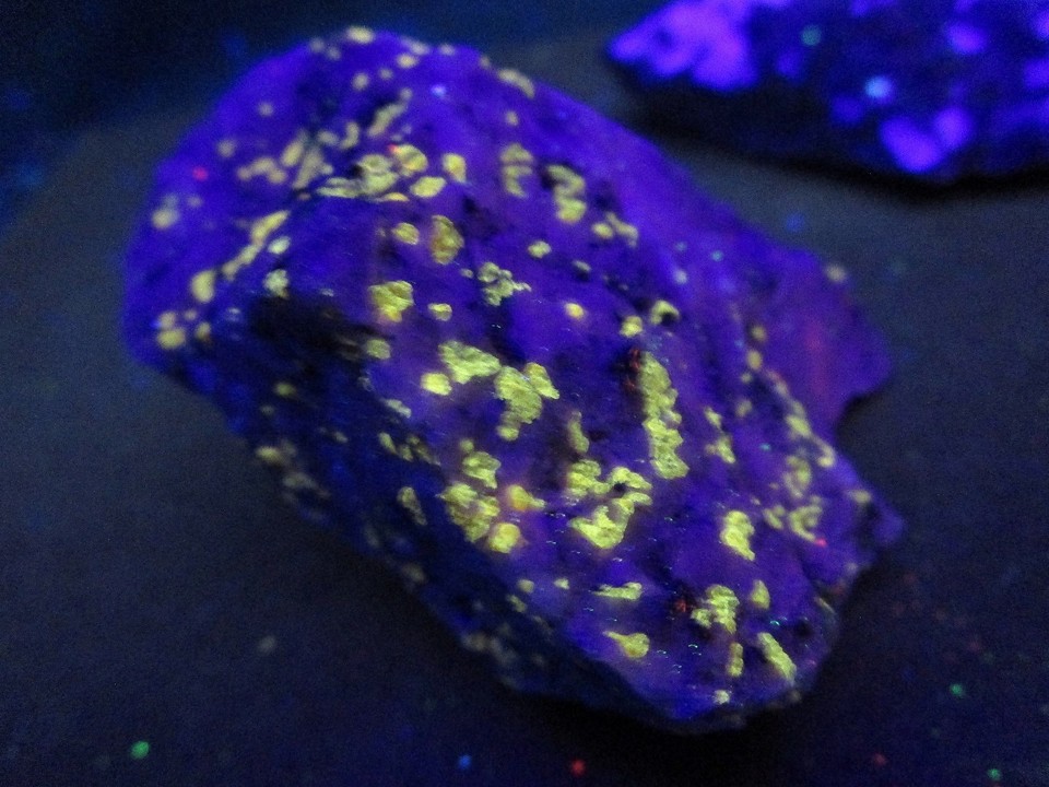 Up to 8 Colors 1 pound Fluorescent mineral rock crystal quality variety ...