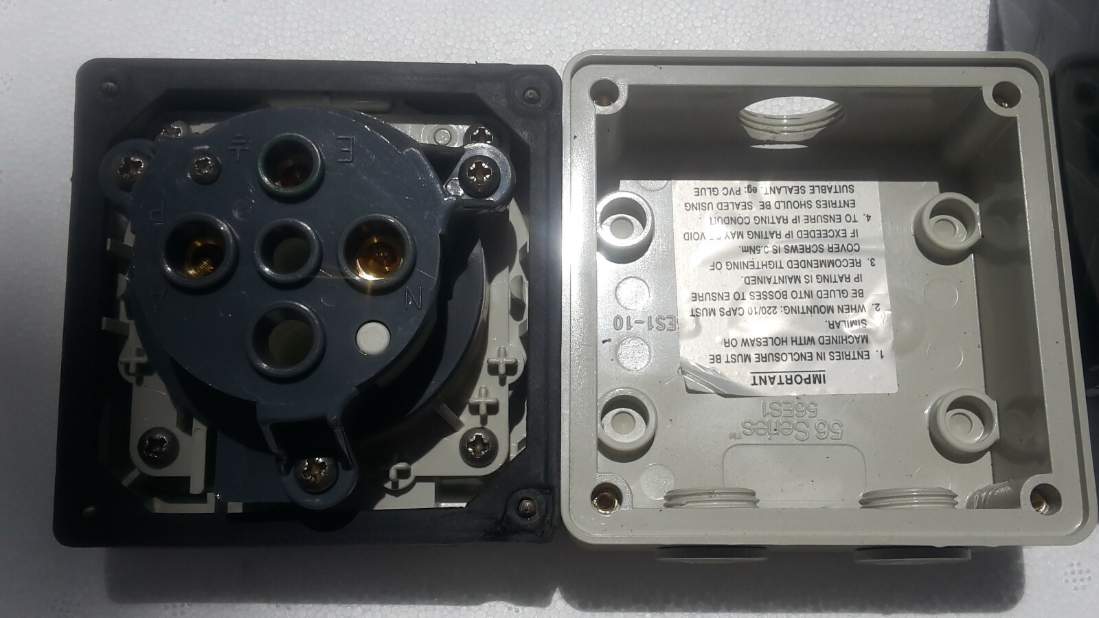 Clipsal 56C332 Outlet 250V IP56 32A Indoor Outdoor Power Point 3 Round ...