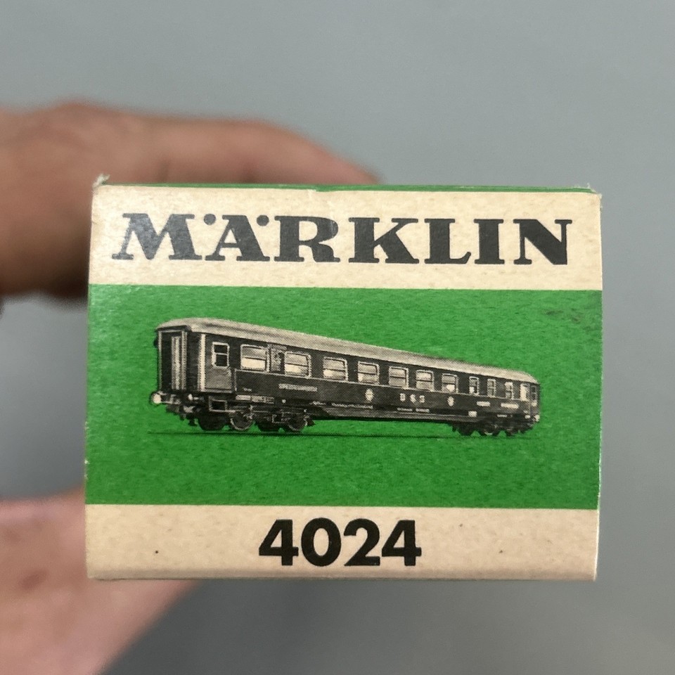 VTG Marklin HO Train Set Locomotive Cars Catenary Wire Track ...