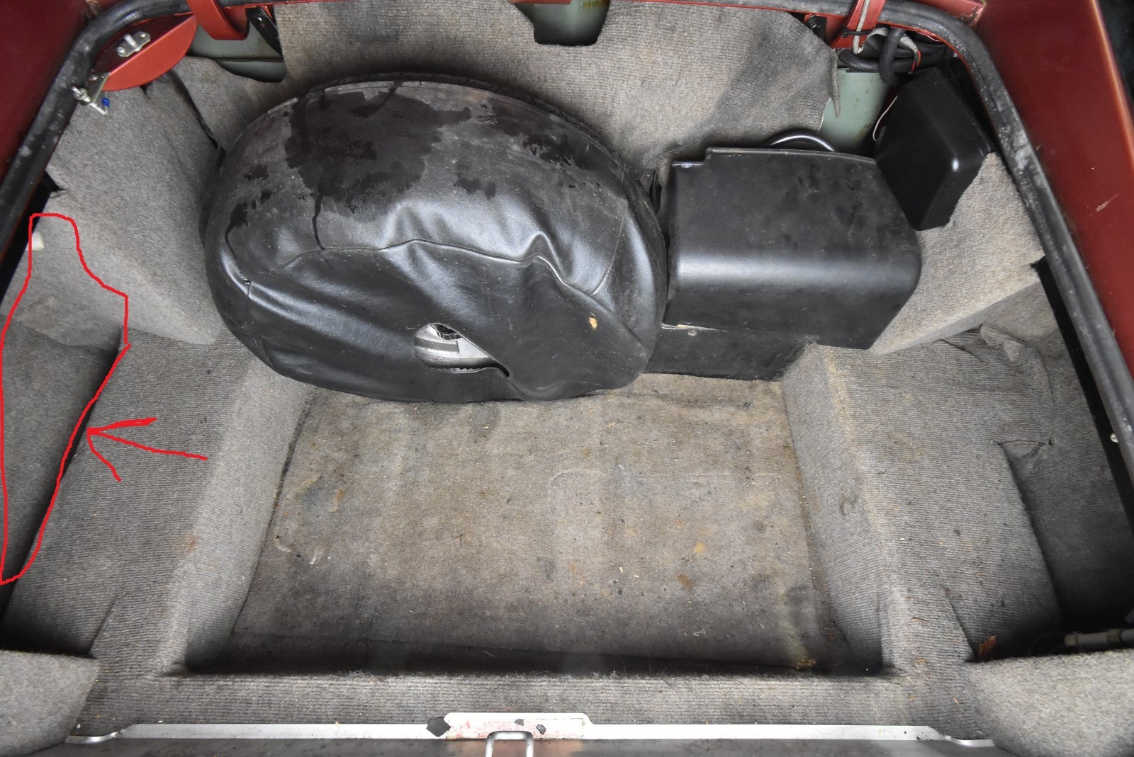 Jaguar XJS LEFT PASSENGER BOOT CARPET INNER ARCH LINER INSULATION COVER ...